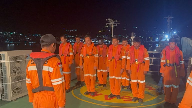 Basarnas Palu Kerahkan KN SAR Bhisma Cari Empat Awak KM Jolor yang ...